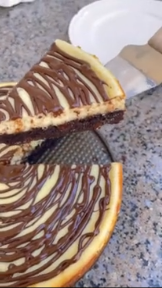Brownie bottom cheesecake: Rich and decadent chocolate dessert