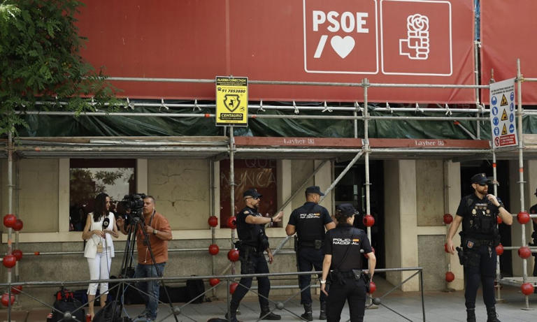 La Policía Española catea la sede del PSOE y da un golpe al gobierno de ...