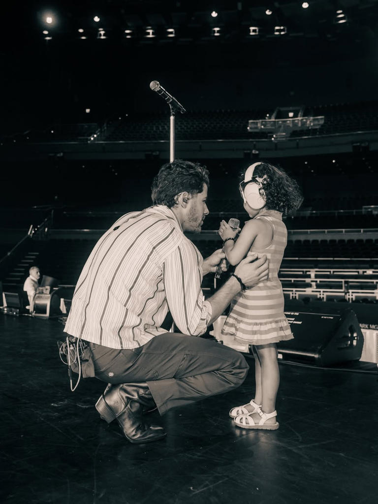 Priyanka Chopra-Nick Jonas' daughter Malti becomes cutest backstage ...