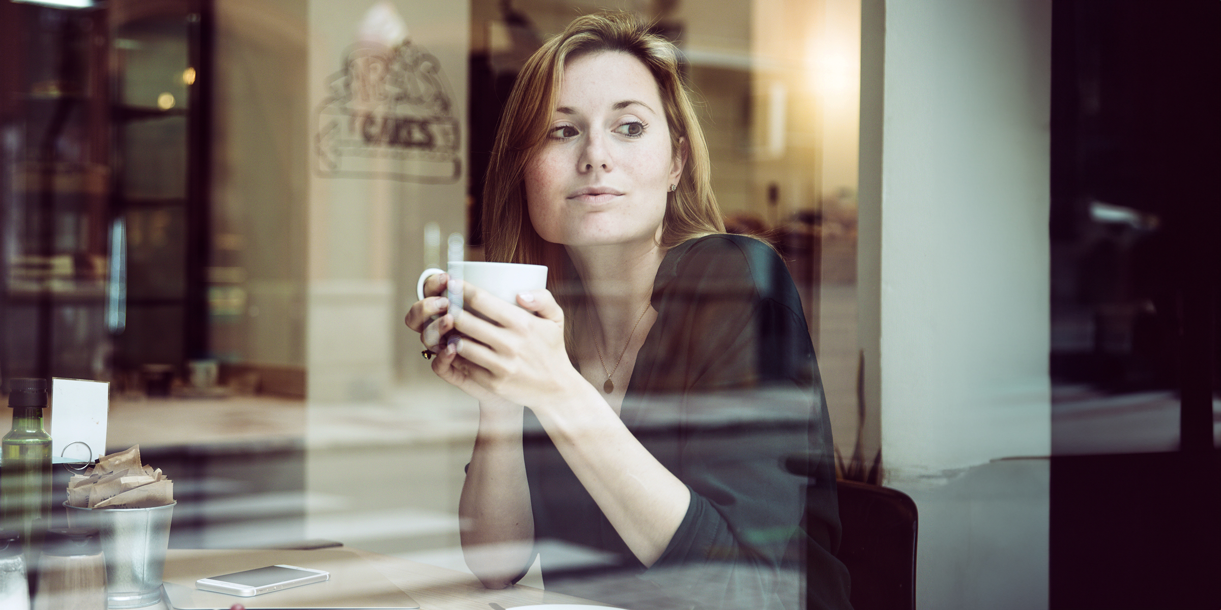 Entitled mom claimed my seat at the cafe — her face turned red after I ...