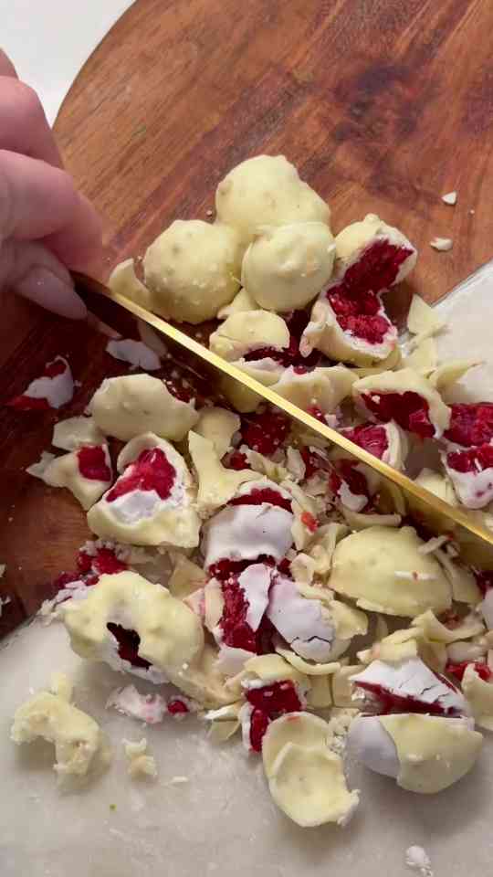 Protein-packed yogurt bowls with crunchy fruit toppings