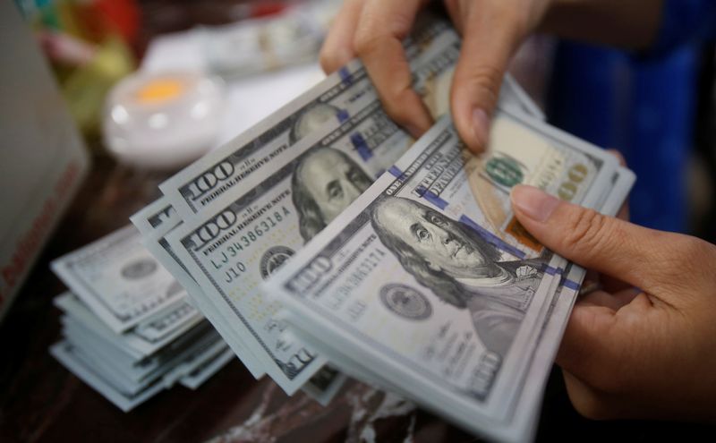 Umfrage: Superreiche wenden sich zunehmend vom Dollar ab