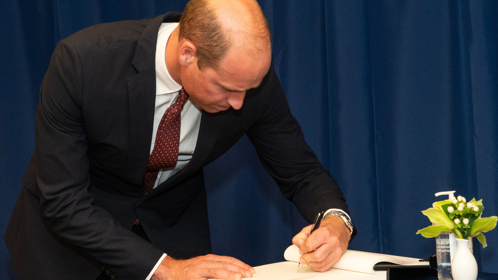 The everyday problems faced by left-handed people