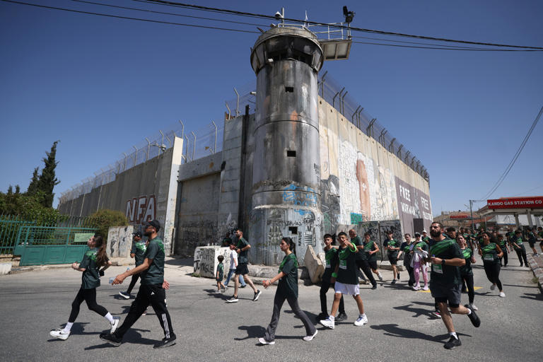 Palestinian graduates in the West Bank enter a collapsed job market