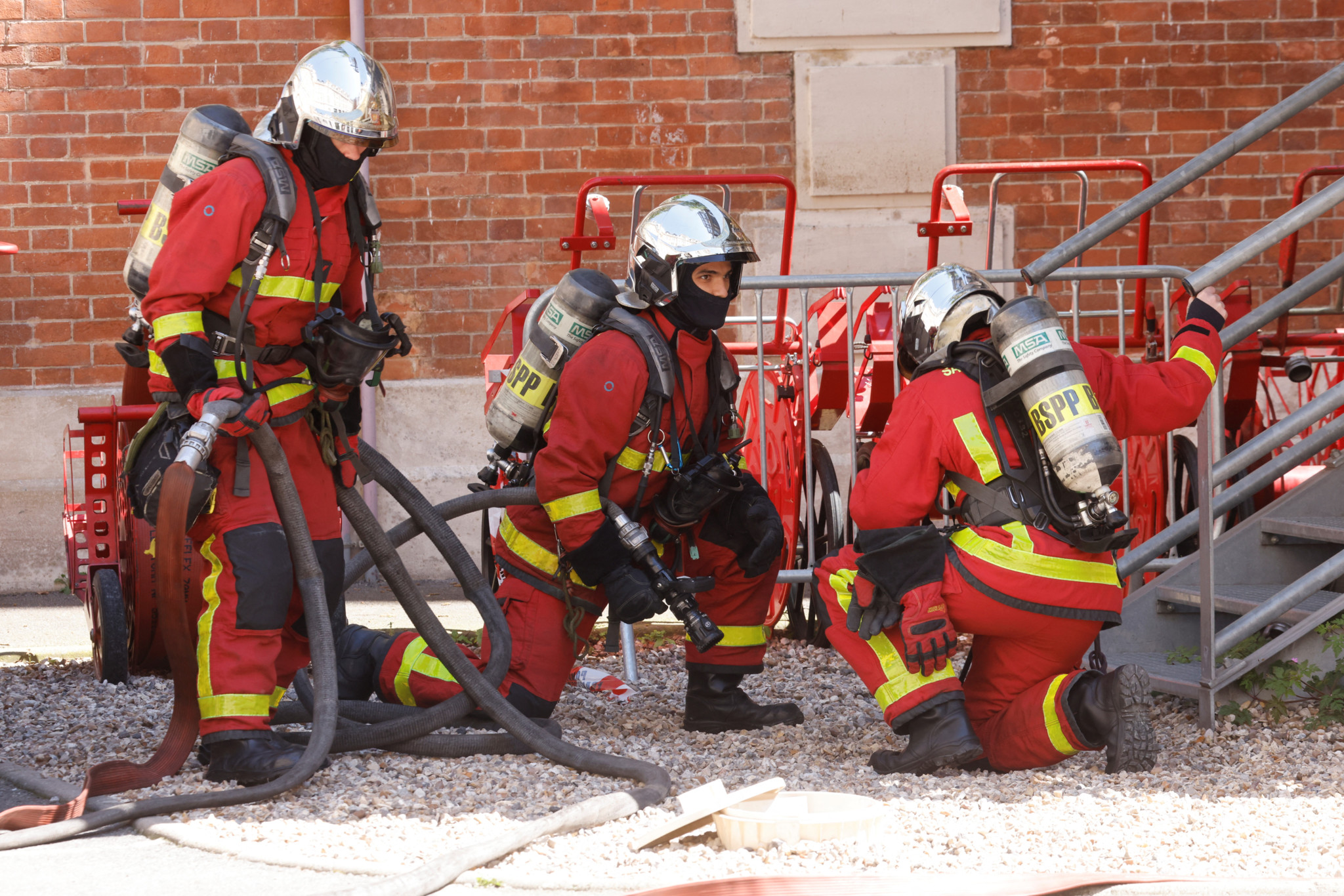 Onze pompiers blessés par l’explosion de bouteilles de gaz près de Chambéry