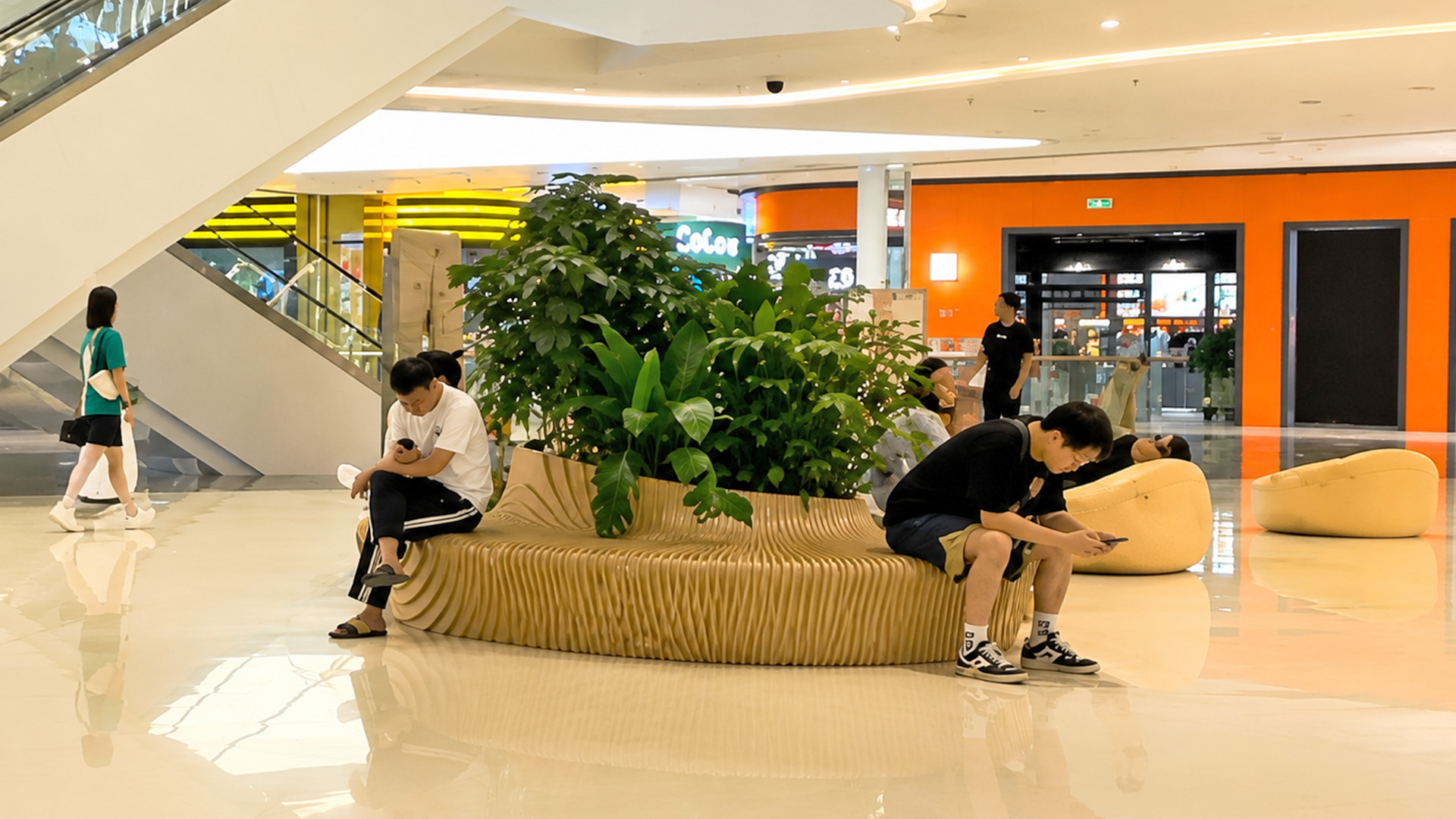 Shopping center gigante na China tem áreas para pequenas pausas