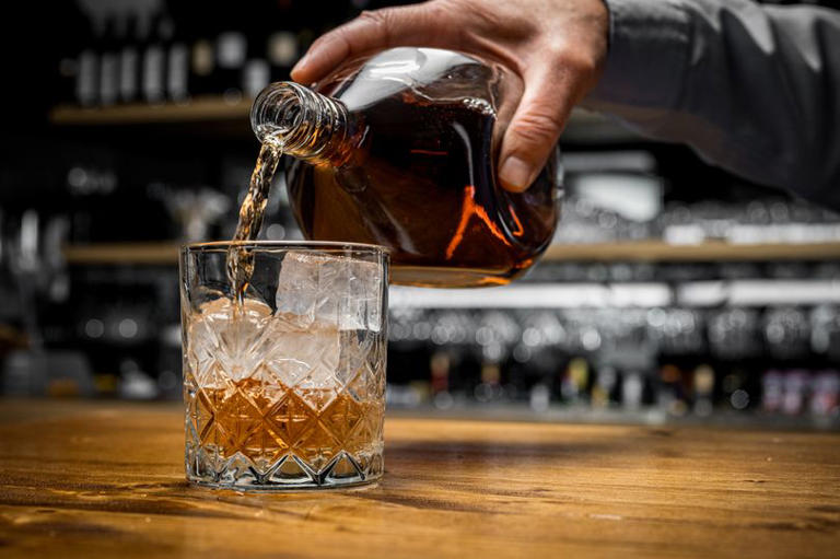 Famed 55-year-old Glasgow whisky bar closes as owners move to new premises