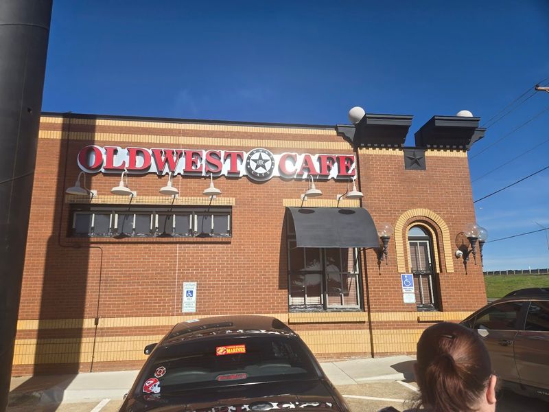 This Texas cafe is known for biscuits and gravy done right