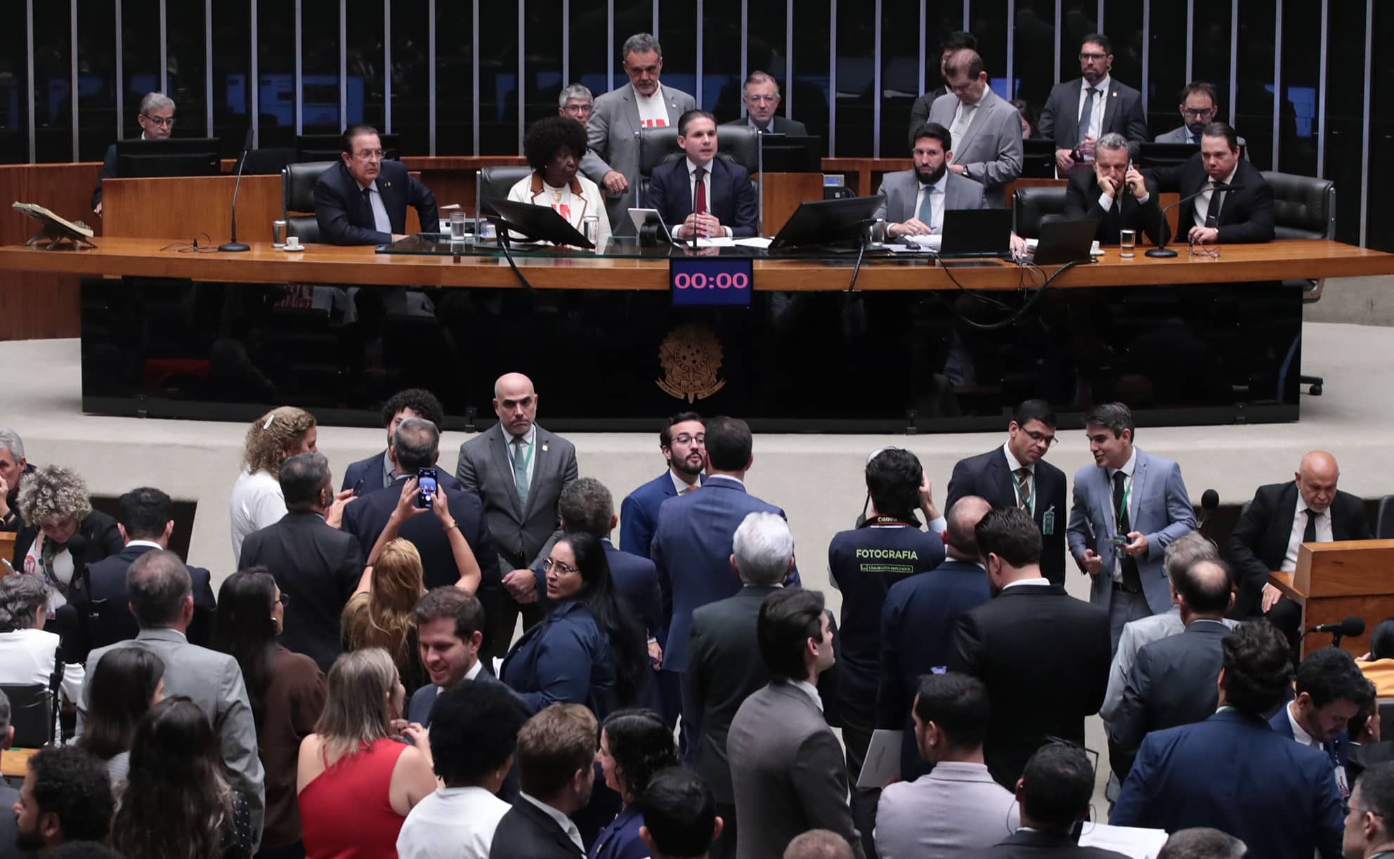 Câmara vota PL do governo Lula para acabar com escala 6×1 e destravar pauta
