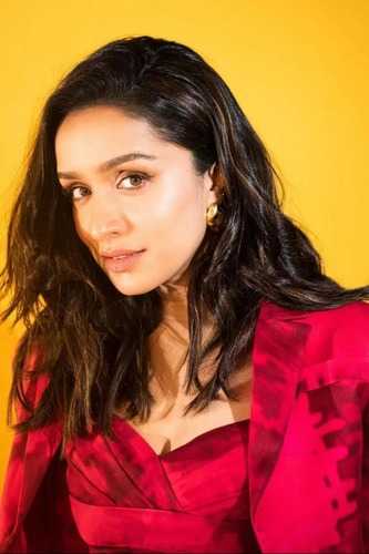 Shraddha Kapoor's 'find someone who' caption has fans thinking it's ...
