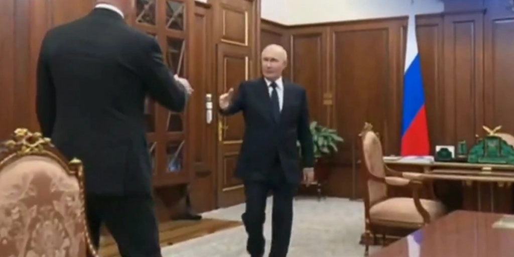 Använde Putin just en dubbelgångare? Viralt klipp får teorin att blossa ...