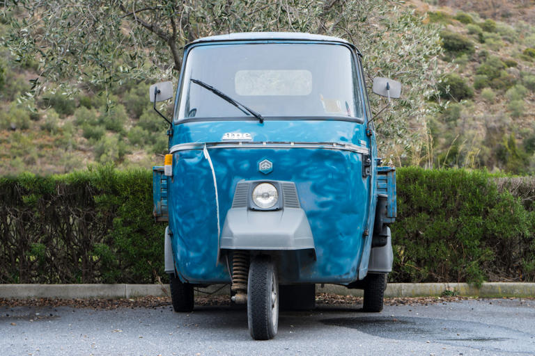 Ape Piaggio in autostrada per colpa del navigatore, turista fermato e ...