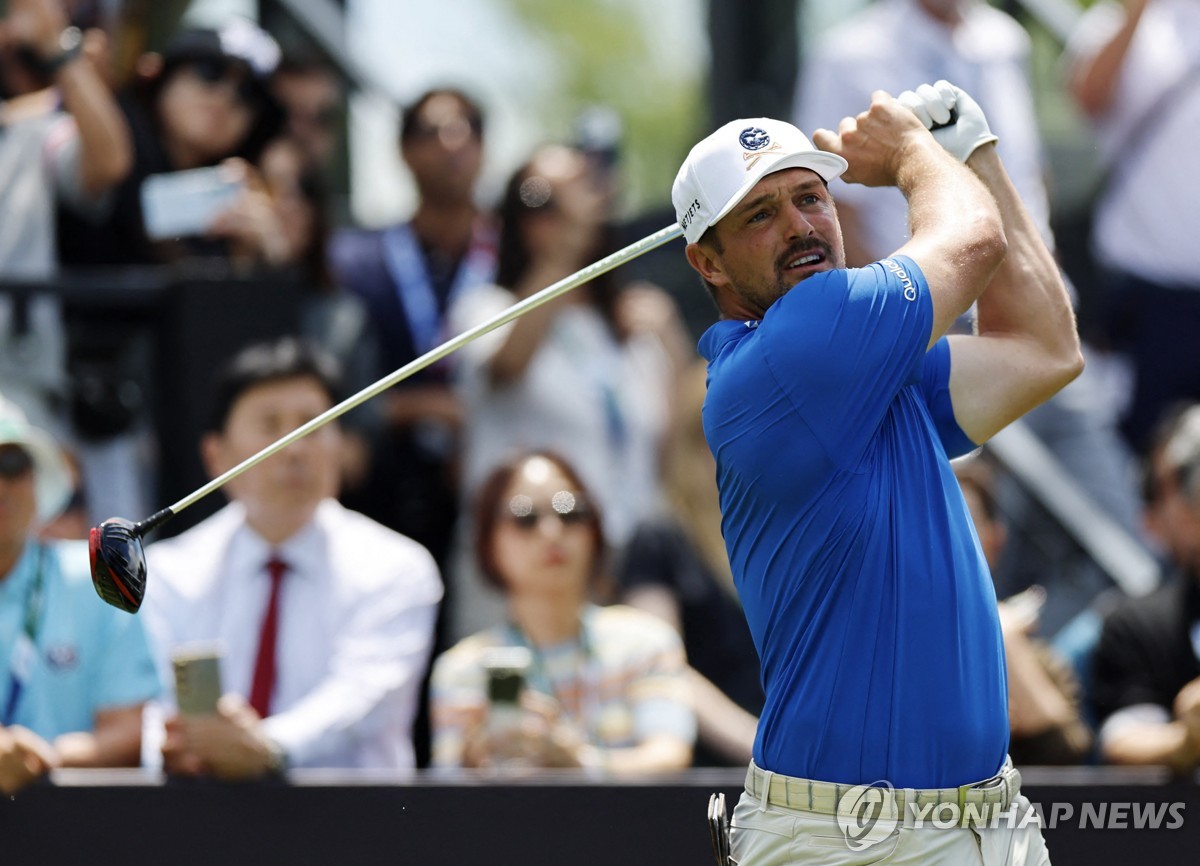 Defending champion DeChambeau grabs share of opening-round lead at LIV ...