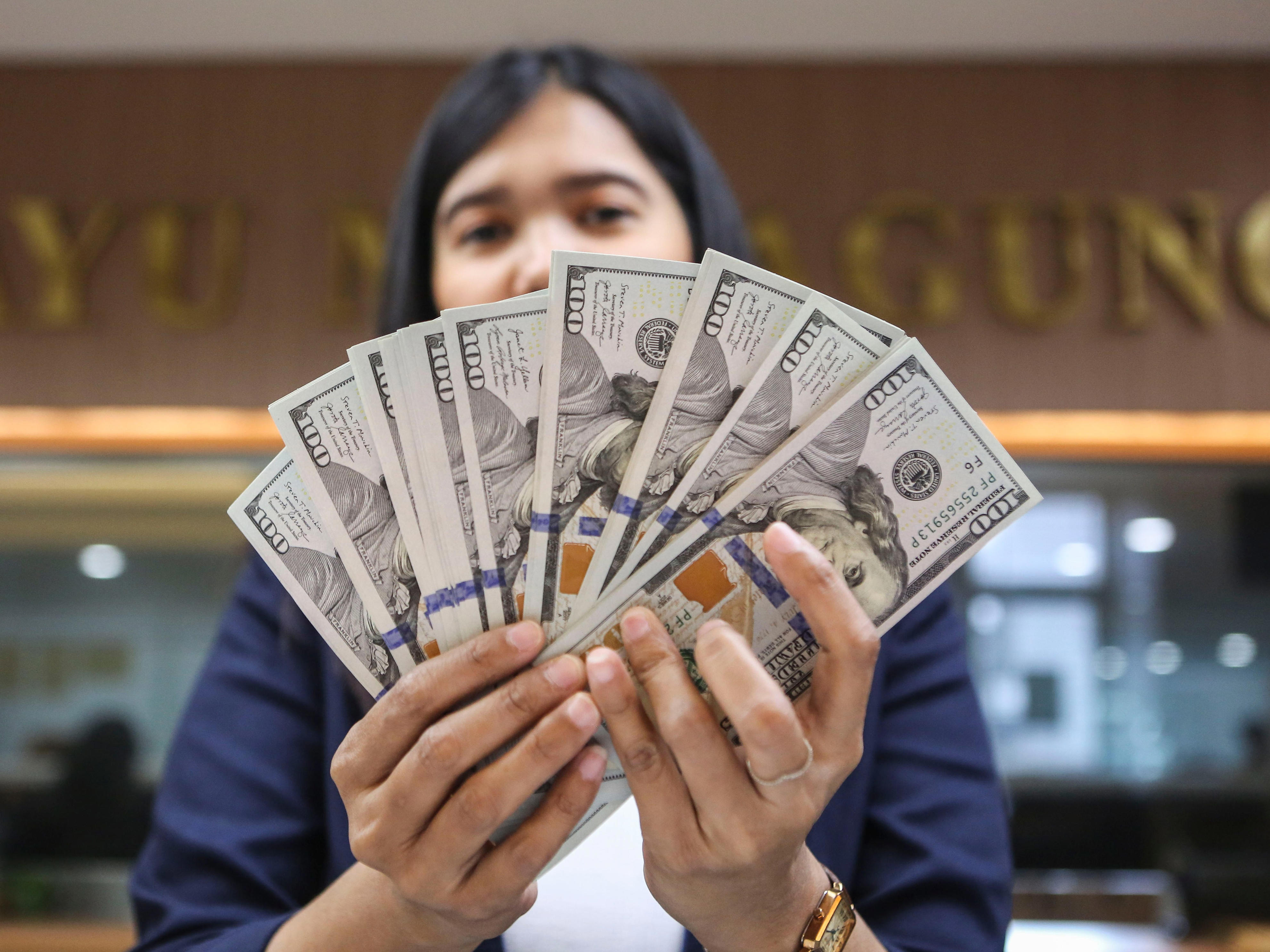 Treasury selling may be a sign that countries still need the dollar ...