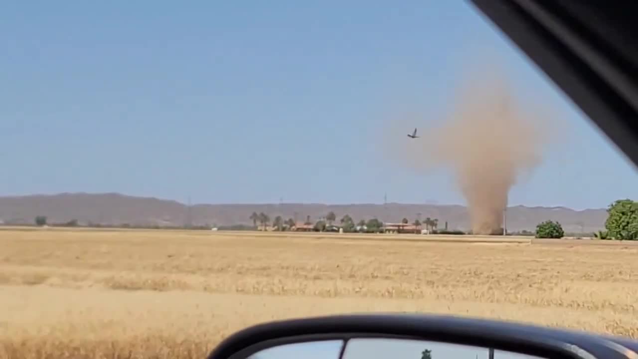 Dust devil tornado tears across desert in Arizona