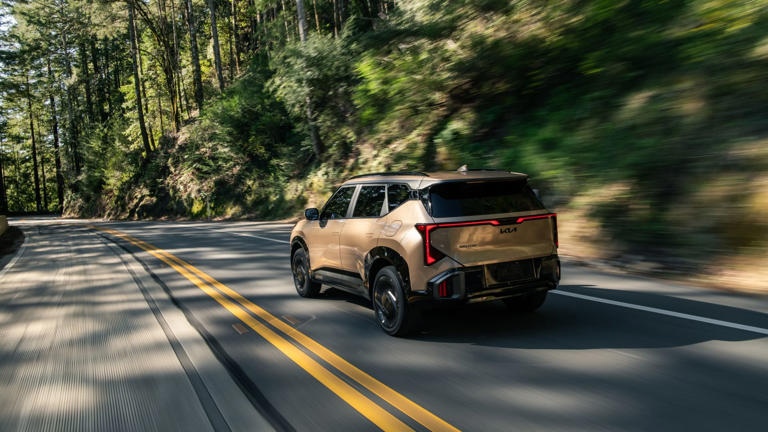 Forget the Volvo XC40—this Korean SUV costs $17,000 less and gets ...