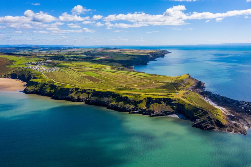 'Unreal' walking spot in Wales is so beautiful it feels like being in ...