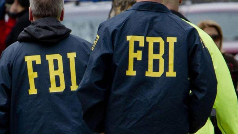 FBI arresta a exagente de la CIA tras encontrar 303 lingotes de oro ...