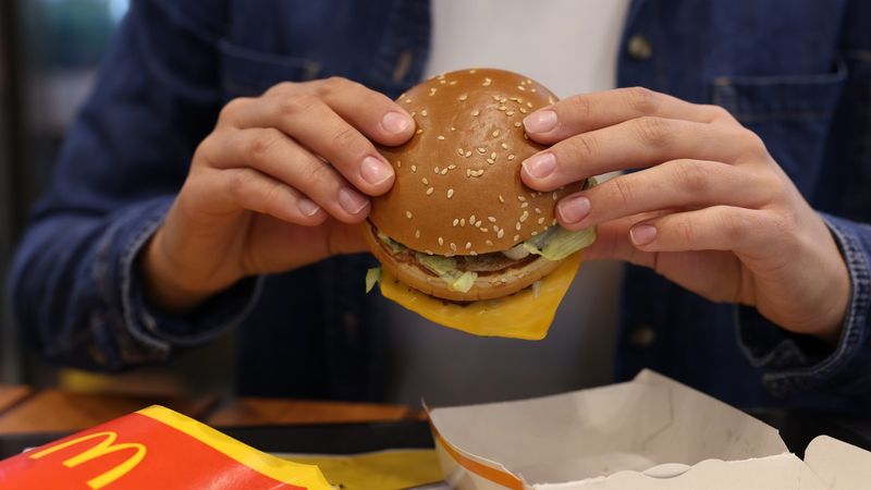 The fast-food burger Jeff Mauro praises and his exact pick