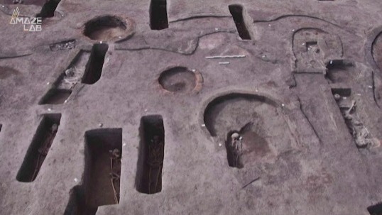 Discovery of rare tombs sheds light on two historic eras