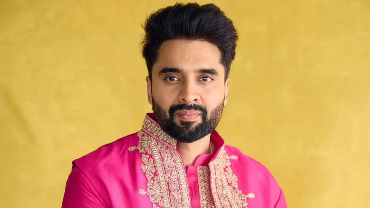 Jackky Bhagnani on 27 years of 'Biwi No.1' as 'Chunnari Chunnari' row ...