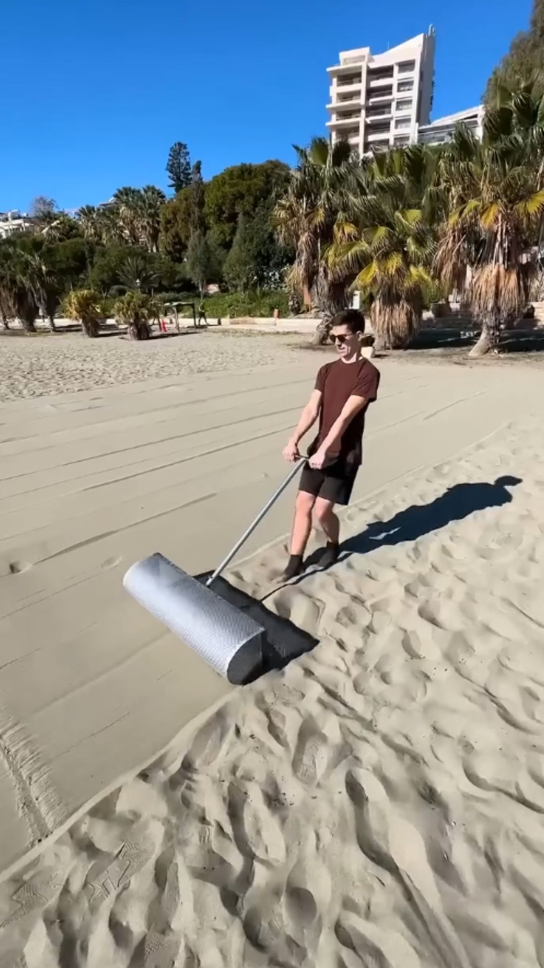 Beachcomber’s treasure hunt: sifting sand for hidden gems