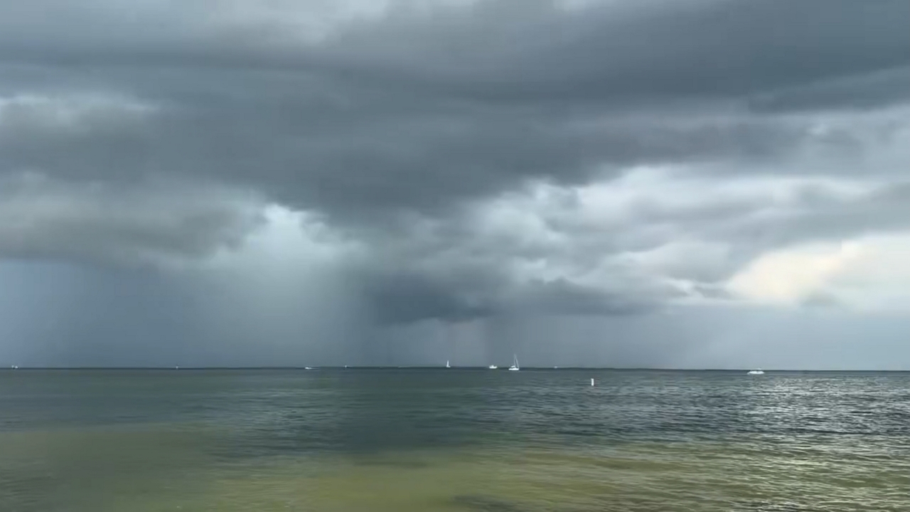 Epic shelf clouds storm Tampa Bay!
