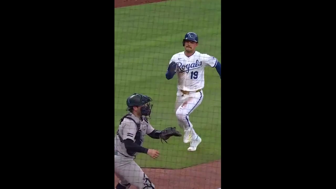 Aaron Judge shows off the cannon to get the runner at the plate!