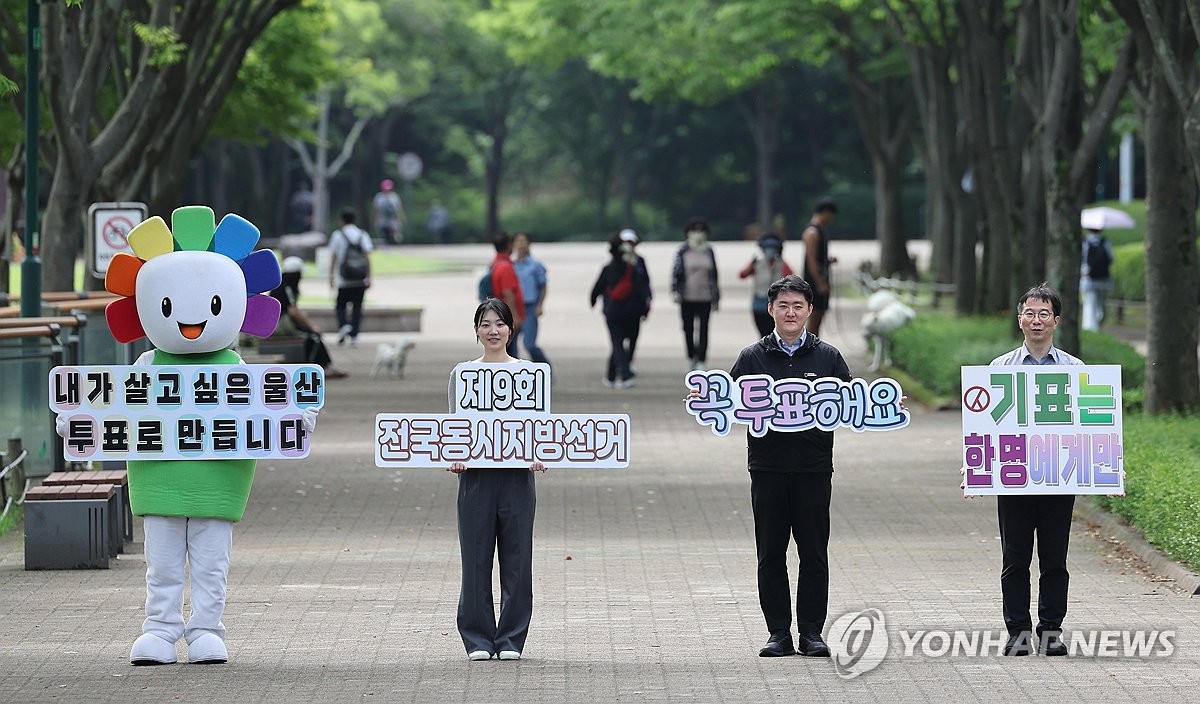 Parties ramp up campaigns to sway voters in key battlegrounds ahead of ...