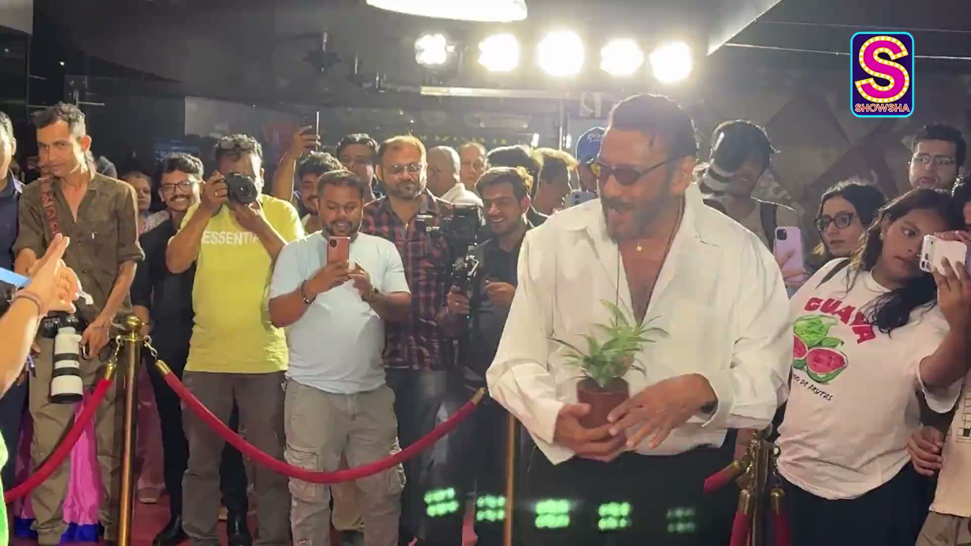 Jackie Shroff, Gaurav Gera & more light up the Great Grand Superhero ...