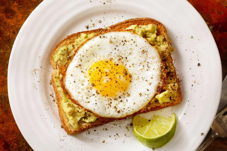 Fried eggs will be flavourful and crunchy if you add simple ingredient ...