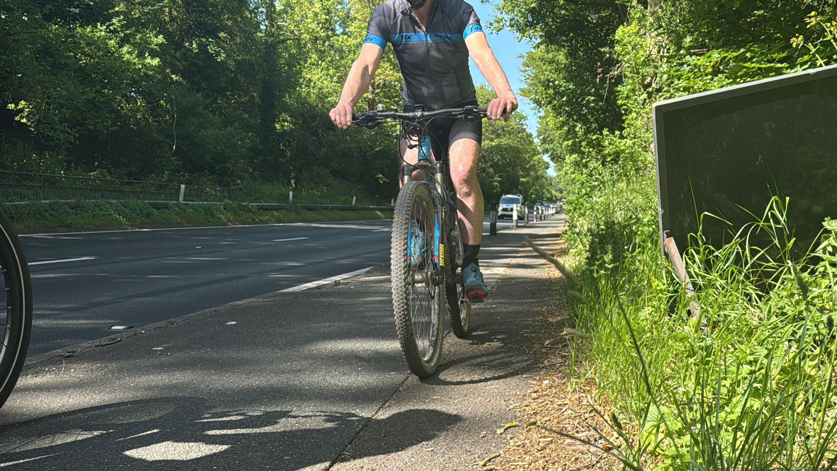 Cyclists urge upgrades to 'dangerous' A27 cycle path