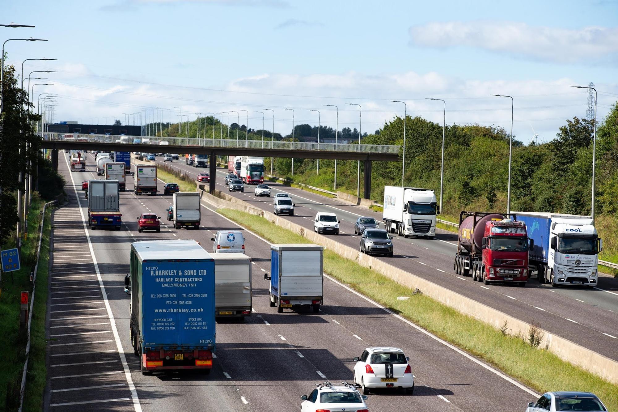 Leeds drivers face M62 delays due to traffic light failure