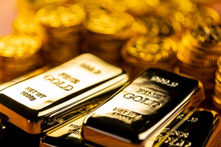 FBI finds $40 million in gold, Rolexes and cash at ex-CIA official's ...
