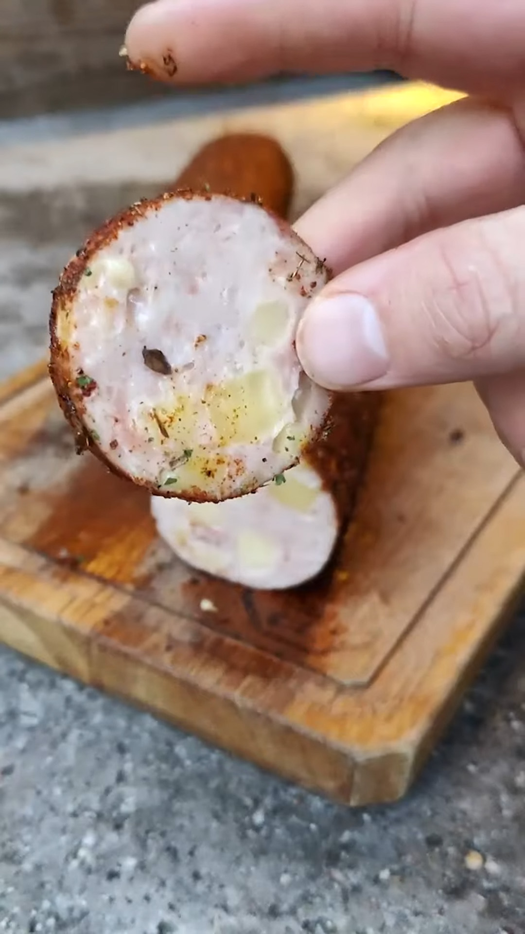 Zo maak je zelf kip grillworst met kaas