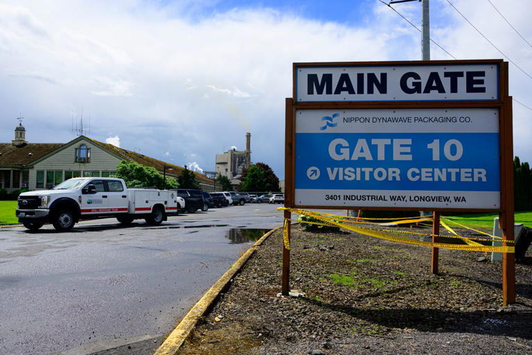 2 dead, 9 missing after chemical tank implosion at paper mill