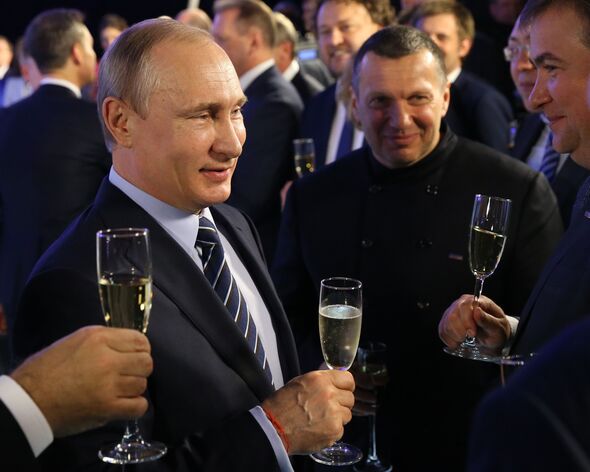 Putin's mouthpiece calls for strike on Britain in horror rant as he ...