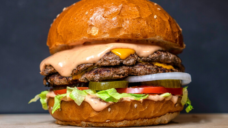Hamburger Day: i consigli dello chef per uno smash burger a regola d’arte
