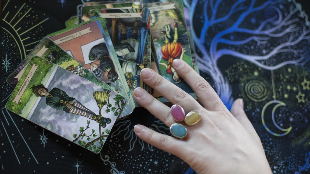 'Strength' card guides emotional balance in May 28 love forecast