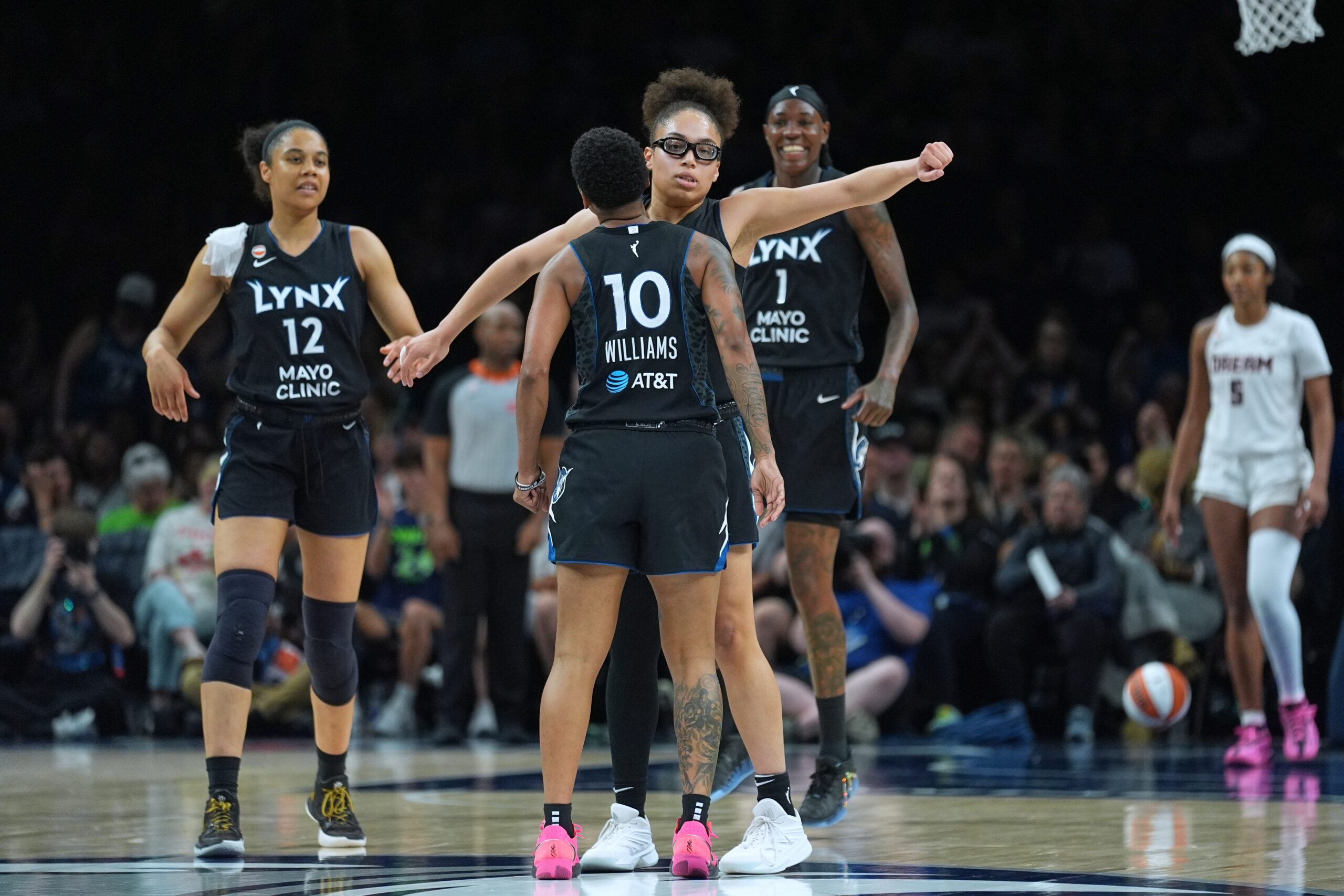 WNBA scores: Courtney Williams leads Lynx rout of Dream