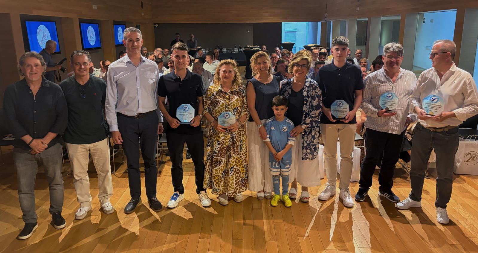 Homenaje y fútbol base para celebrar el 20 aniversario del Comillas