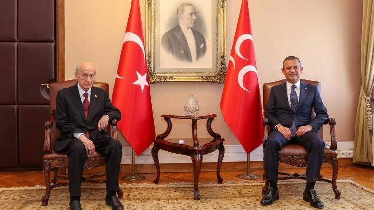 Özel, Bahçeli ile görüşmesini anlattı: "Çok ıslandın, sağlığına dikkat ...