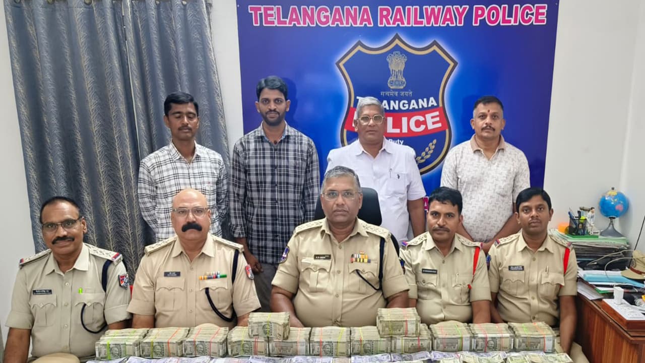 Man caught with Rs 1.22 crore hawala money on train in Hyderabad