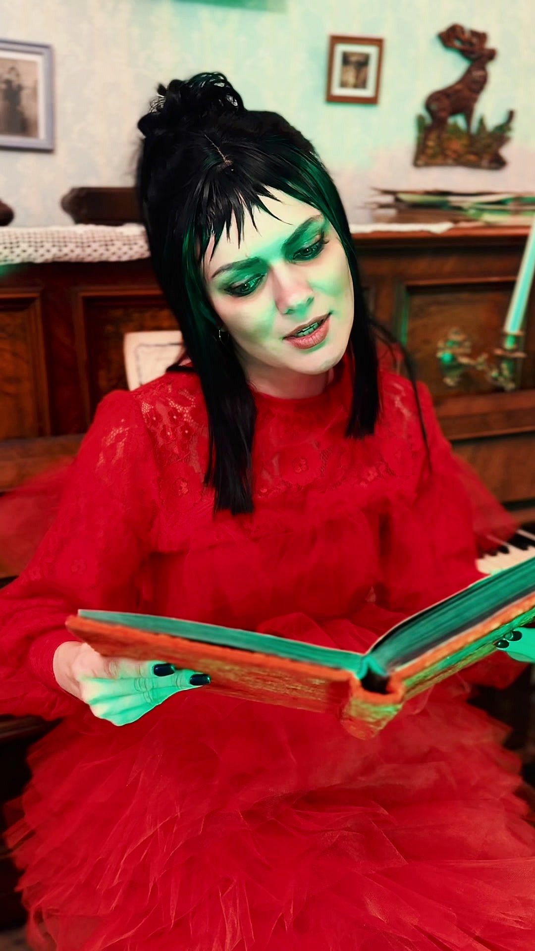 This creepy look will haunt you!