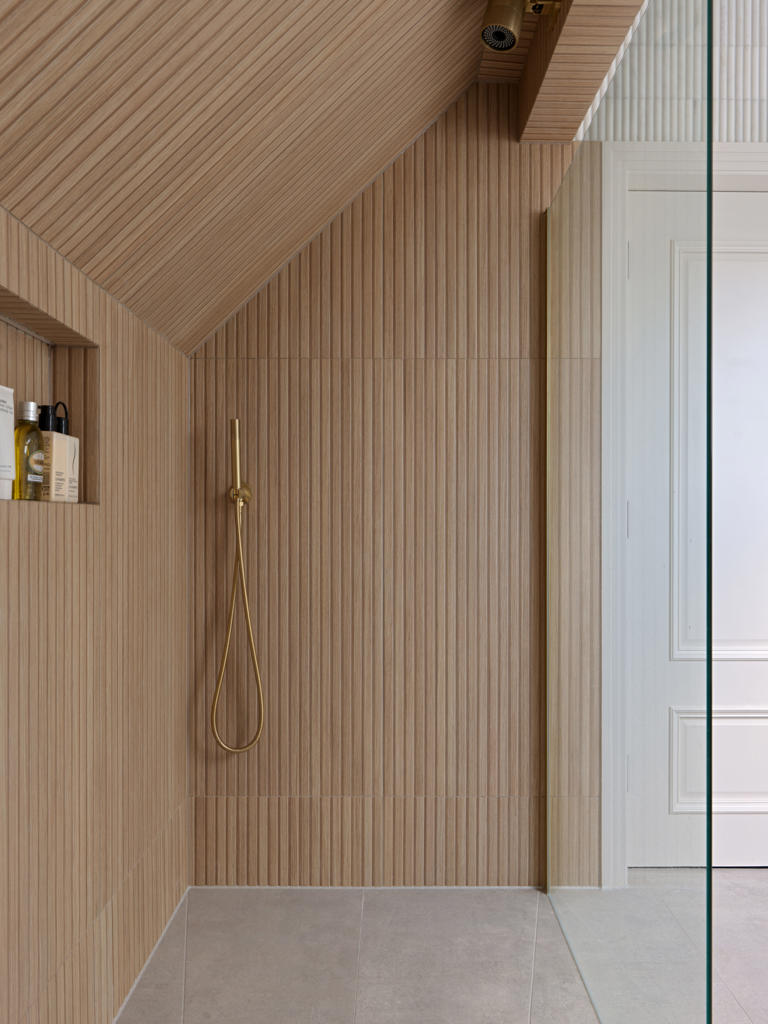 5 space-saving tricks you always see in loft conversion bathrooms