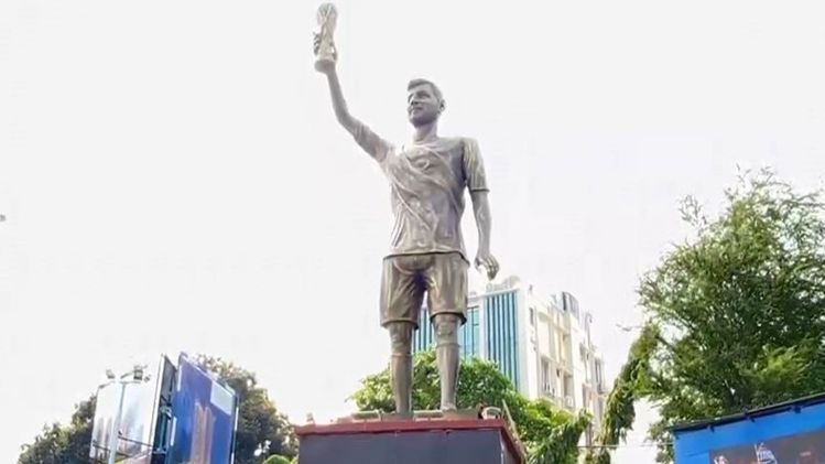 Messi statue in Kolkata to be removed after safety concerns