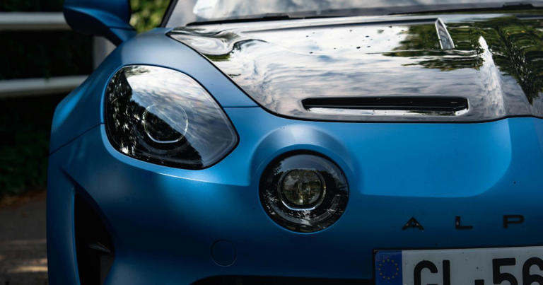 L'émouvant adieu de l'Alpine A110 thermique à Dieppe