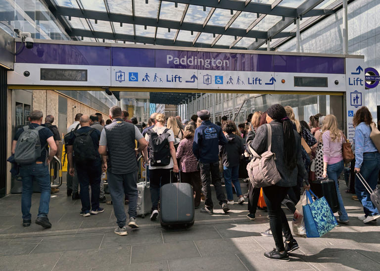 Piccadilly line part closure causes Heathrow travel disruption