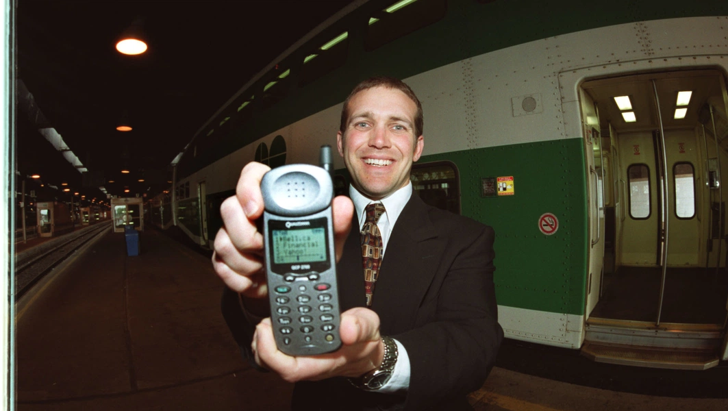 Dumbphone market in Canada grows amid digital detox trend
