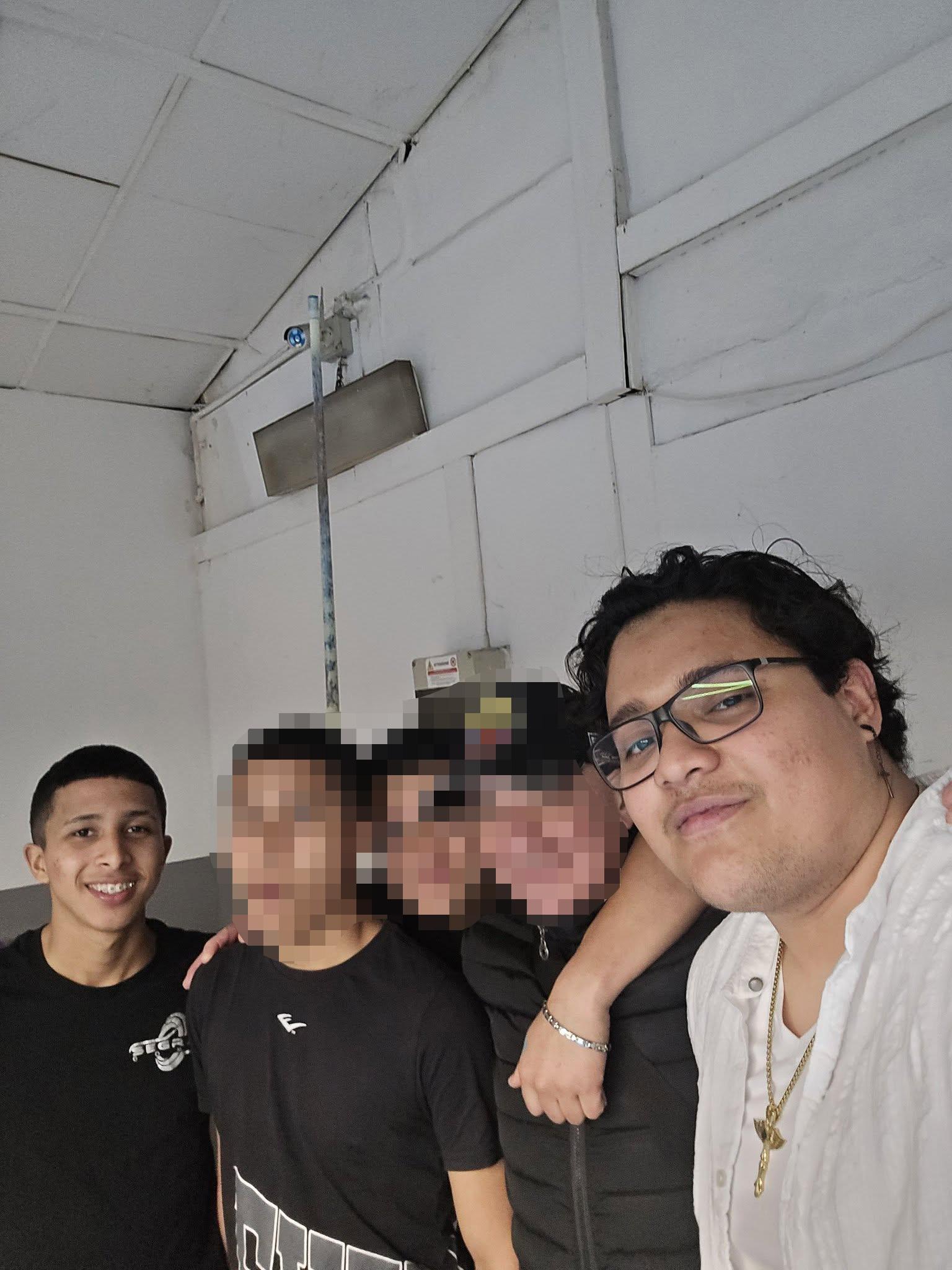 Siamo i Latin King, i re della zona. La doppia imboscata lungo i binari ...